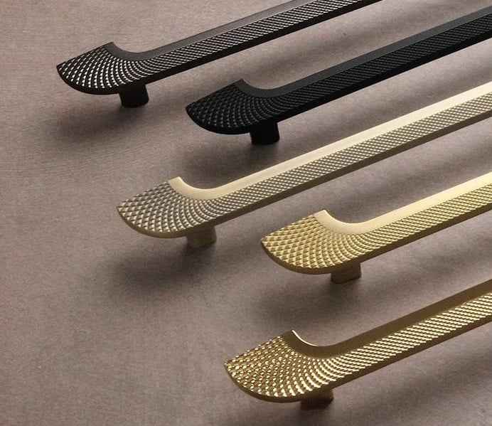 Maner pentru mobila cebi. Dimensiuni: L:280.3 mm; l:28.4 mm; H:26.4 mm ...