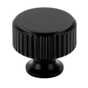 Manere si butoni mobilier